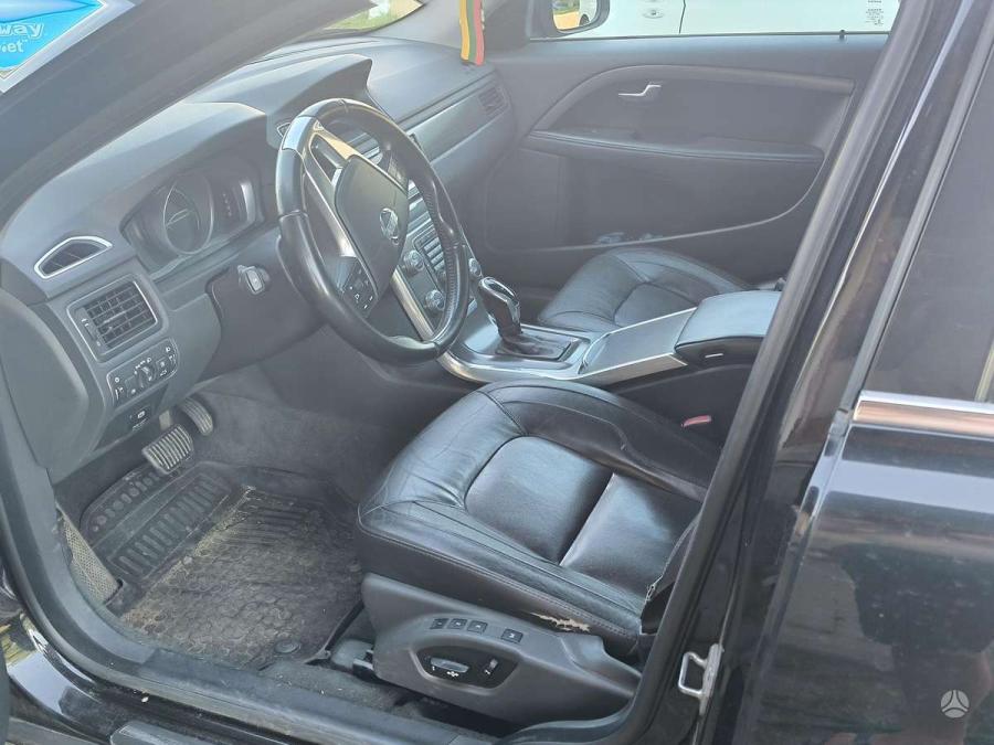 Black Volvo V70 2014 in Vilnius, with an engine capacity of 1.97 L and mileage of 370 thousand km for 3900 €, photo 6 on AUTOMOTO.COM.LV