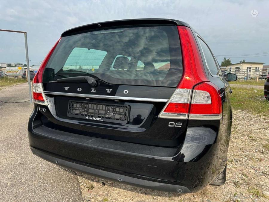 Black Volvo V70 2014 in Vilnius, with an engine capacity of 1.56 L and mileage of 216 thousand km for 8590 €, photo 9 on AUTOMOTO.COM.LV