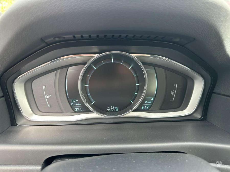 Black Volvo V70 2014 in Vilnius, with an engine capacity of 1.56 L and mileage of 216 thousand km for 8590 €, photo 16 on AUTOMOTO.COM.LV