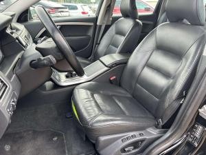 Black Volvo V70 2014 in Vilnius, with an engine capacity of 1.56 L and mileage of 216 thousand km for 8590 €, photo 17 on AUTOMOTO.COM.LV