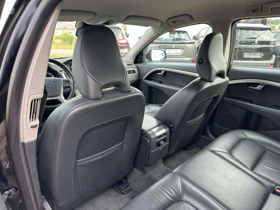 Black Volvo V70 2014 in Vilnius, with an engine capacity of 1.56 L and mileage of 216 thousand km for 8590 €, photo 22 on AUTOMOTO.COM.LV