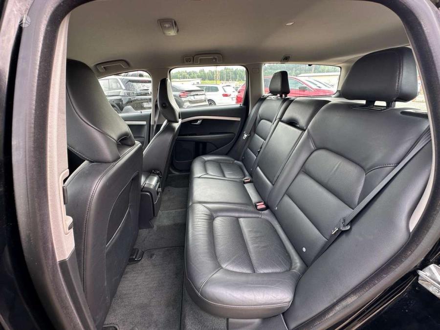 Black Volvo V70 2014 in Vilnius, with an engine capacity of 1.56 L and mileage of 216 thousand km for 8590 €, photo 24 on AUTOMOTO.COM.LV
