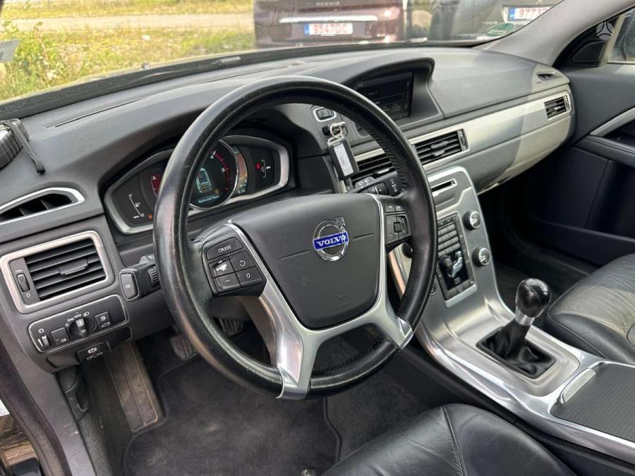 Black Volvo V70 2014 in Vilnius, with an engine capacity of 1.56 L and mileage of 216 thousand km for 8590 €, photo 25 on AUTOMOTO.COM.LV