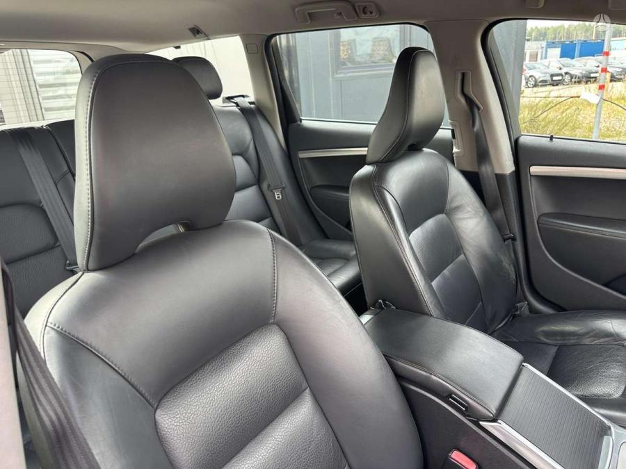 Black Volvo V70 2014 in Vilnius, with an engine capacity of 1.56 L and mileage of 216 thousand km for 8590 €, photo 26 on AUTOMOTO.COM.LV