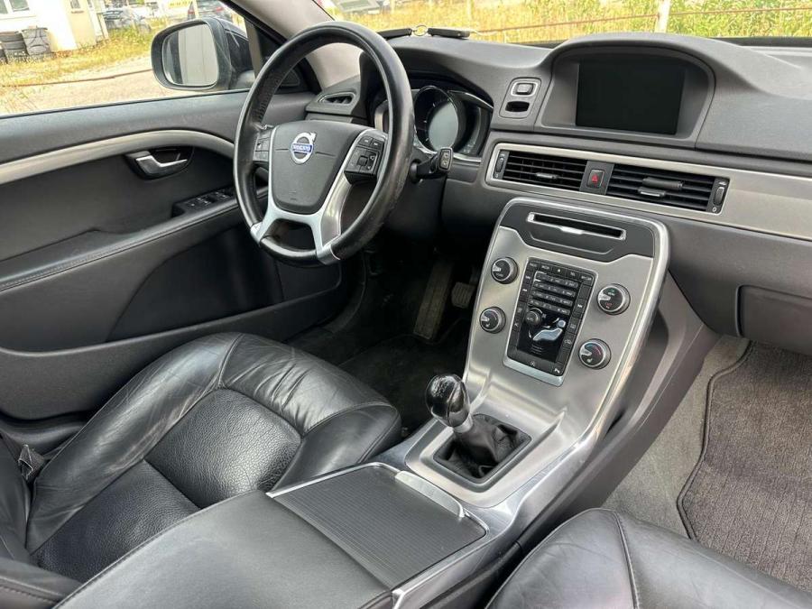Black Volvo V70 2014 in Vilnius, with an engine capacity of 1.56 L and mileage of 216 thousand km for 8590 €, photo 28 on AUTOMOTO.COM.LV
