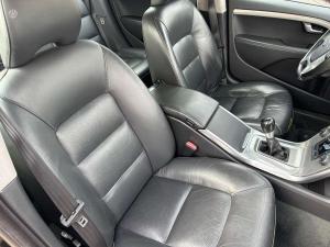 Black Volvo V70 2014 in Vilnius, with an engine capacity of 1.56 L and mileage of 216 thousand km for 8590 €, photo 30 on AUTOMOTO.COM.LV