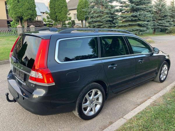 Black Volvo V70 2014 in Kaunas, with an engine capacity of 1.98 L and mileage of 240 thousand km for 8100 €, photo 5 on AUTOMOTO.COM.LV