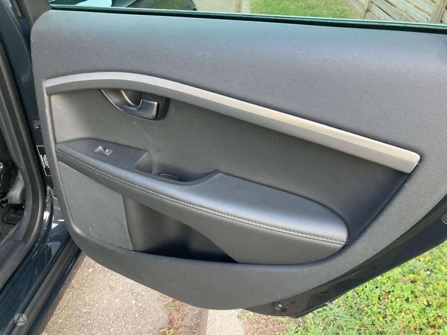 Melns Volvo V70 2014 Kauņa, ar dzinēja tilpumu 1.98 L un nobraukumu 240 tūkst. km par 8100 €, foto 19 vietnē AUTOMOTO.COM.LV