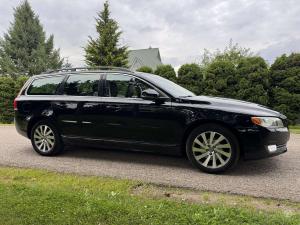 Melns Volvo V70 2014 Alīta, ar dzinēja tilpumu 1.60 L un nobraukumu 304 tūkst. km par 5350 €, foto  vietnē AUTOMOTO.COM.LV