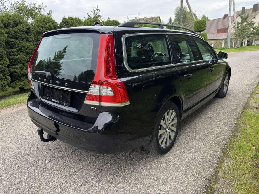 Melns Volvo V70 2014 Alīta, ar dzinēja tilpumu 1.60 L un nobraukumu 304 tūkst. km par 5350 €, foto 12 vietnē AUTOMOTO.COM.LV
