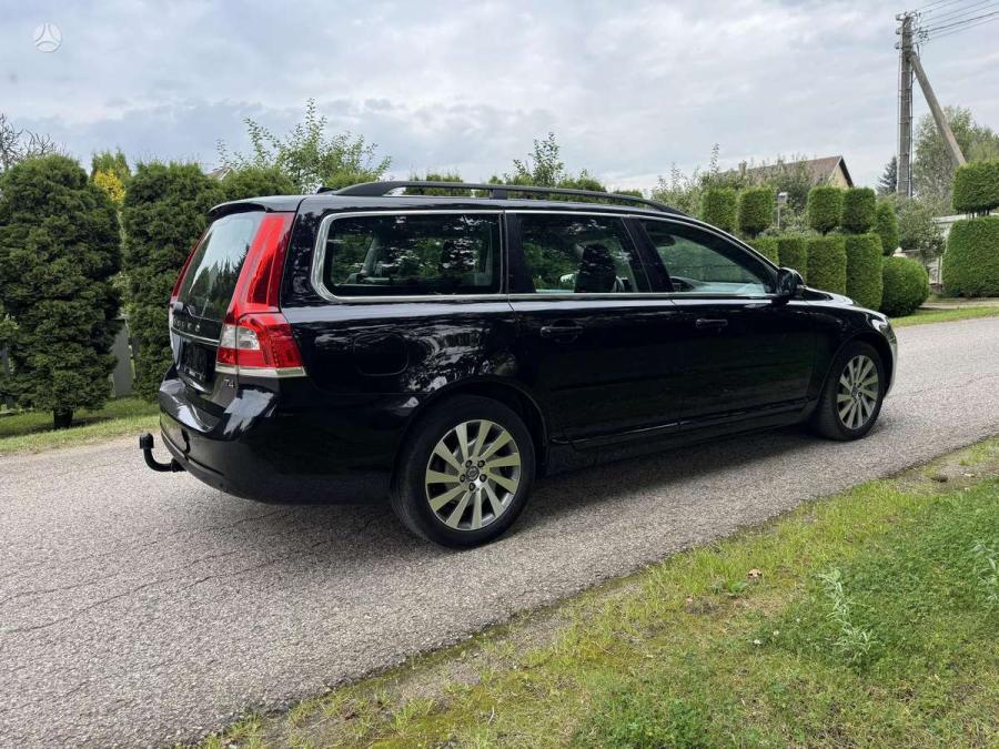 Melns Volvo V70 2014 Alīta, ar dzinēja tilpumu 1.60 L un nobraukumu 304 tūkst. km par 5350 €, foto 13 vietnē AUTOMOTO.COM.LV
