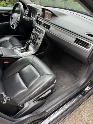Melns Volvo V70 2014 Alīta, ar dzinēja tilpumu 1.60 L un nobraukumu 304 tūkst. km par 5350 €, foto 18 vietnē AUTOMOTO.COM.LV