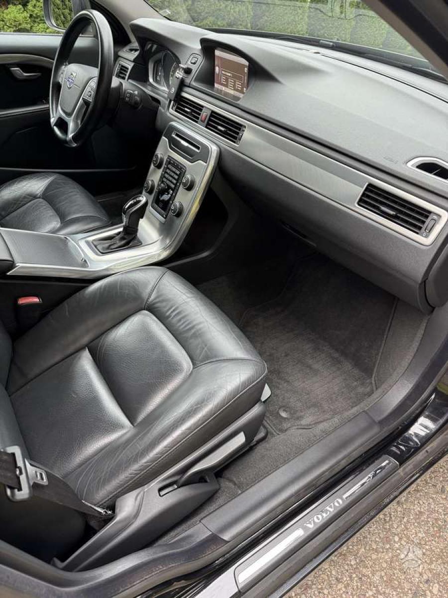 Melns Volvo V70 2014 Alīta, ar dzinēja tilpumu 1.60 L un nobraukumu 304 tūkst. km par 5350 €, foto 18 vietnē AUTOMOTO.COM.LV