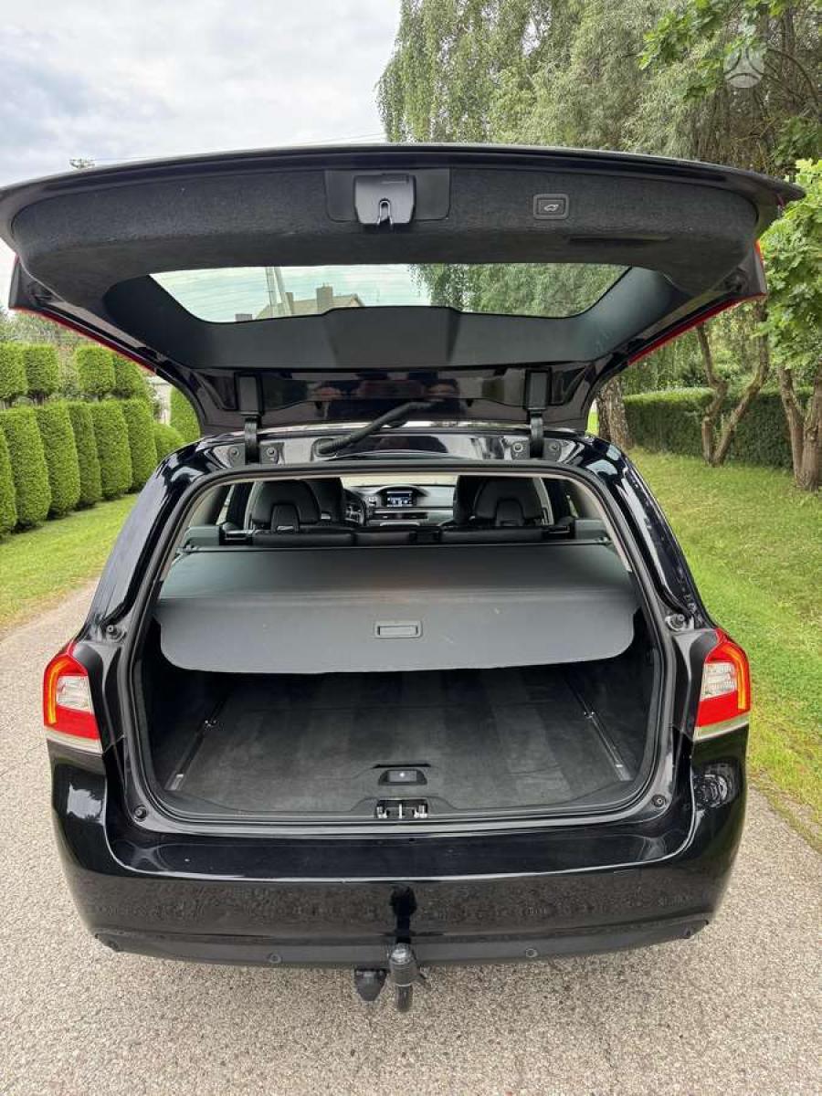 Melns Volvo V70 2014 Alīta, ar dzinēja tilpumu 1.60 L un nobraukumu 304 tūkst. km par 5350 €, foto 20 vietnē AUTOMOTO.COM.LV