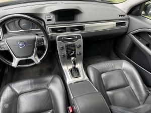 Melns Volvo V70 2014 Alīta, ar dzinēja tilpumu 1.60 L un nobraukumu 304 tūkst. km par 5350 €, foto 25 vietnē AUTOMOTO.COM.LV