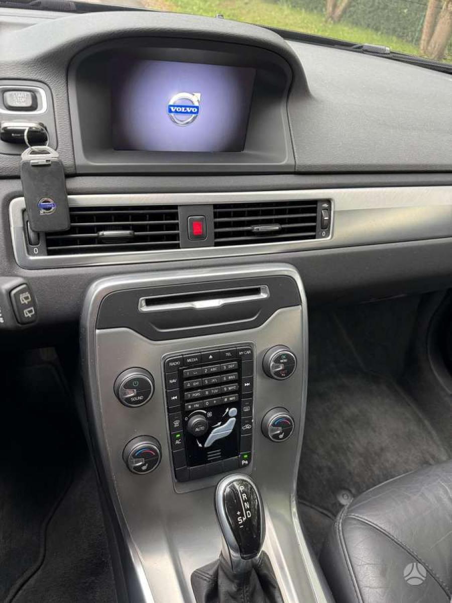 Melns Volvo V70 2014 Alīta, ar dzinēja tilpumu 1.60 L un nobraukumu 304 tūkst. km par 5350 €, foto 26 vietnē AUTOMOTO.COM.LV