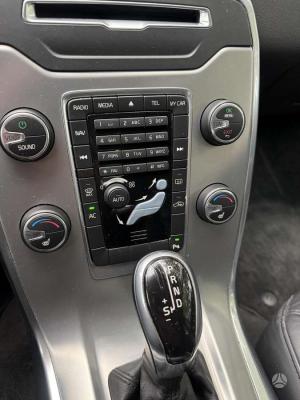 Melns Volvo V70 2014 Alīta, ar dzinēja tilpumu 1.60 L un nobraukumu 304 tūkst. km par 5350 €, foto 27 vietnē AUTOMOTO.COM.LV