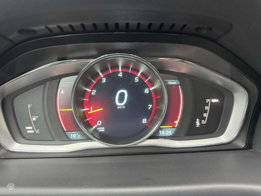 Melns Volvo V70 2014 Alīta, ar dzinēja tilpumu 1.60 L un nobraukumu 304 tūkst. km par 5350 €, foto 32 vietnē AUTOMOTO.COM.LV