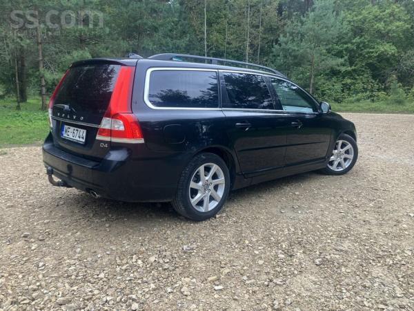 Black Volvo V70 2014 in Jekabpils, with an engine capacity of 2.00 L and mileage of 396 thousand km for 4650 €, photo 5 on AUTOMOTO.COM.LV