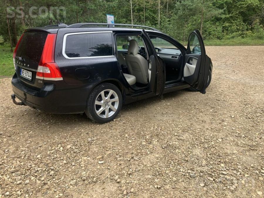 Melns Volvo V70 2014 Jēkabpils, ar dzinēja tilpumu 2.00 L un nobraukumu 396 tūkst. km par 4650 €, foto 13 vietnē AUTOMOTO.COM.LV