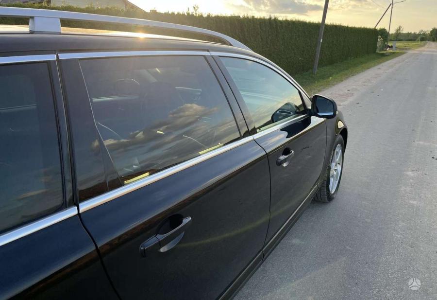 Melns Volvo V70 2014 Prienai, ar dzinēja tilpumu 1.98 L un nobraukumu 285 tūkst. km par 7250 €, foto 6 vietnē AUTOMOTO.COM.LV