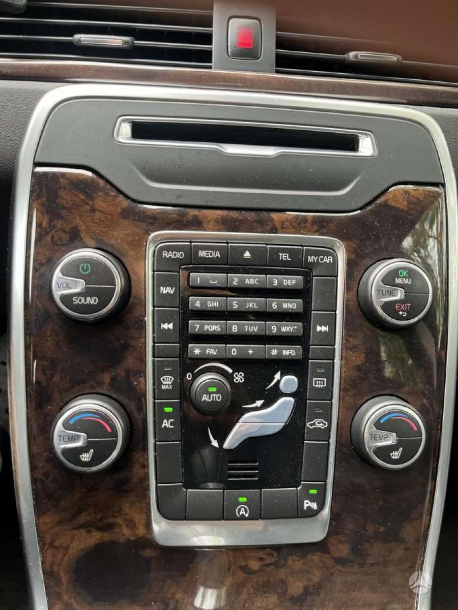 Melns Volvo V70 2014 Prienai, ar dzinēja tilpumu 1.98 L un nobraukumu 285 tūkst. km par 7250 €, foto 17 vietnē AUTOMOTO.COM.LV