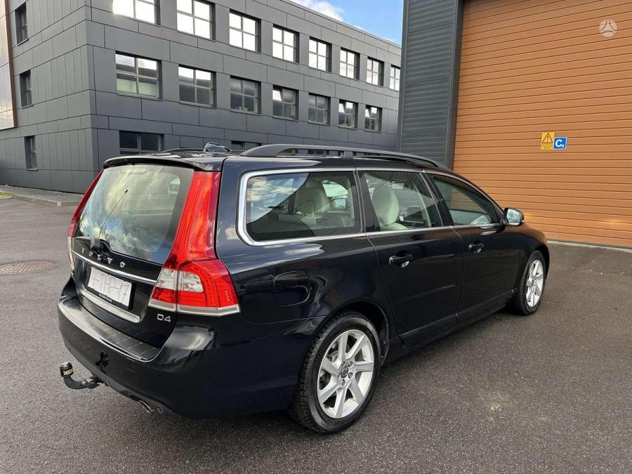 Black Volvo V70 2014 in Jonava, with an engine capacity of 1.97 L and mileage of 219 thousand km for 7150 €, photo 4 on AUTOMOTO.COM.LV