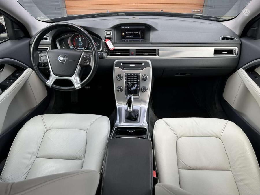 Black Volvo V70 2014 in Jonava, with an engine capacity of 1.97 L and mileage of 219 thousand km for 7150 €, photo 10 on AUTOMOTO.COM.LV