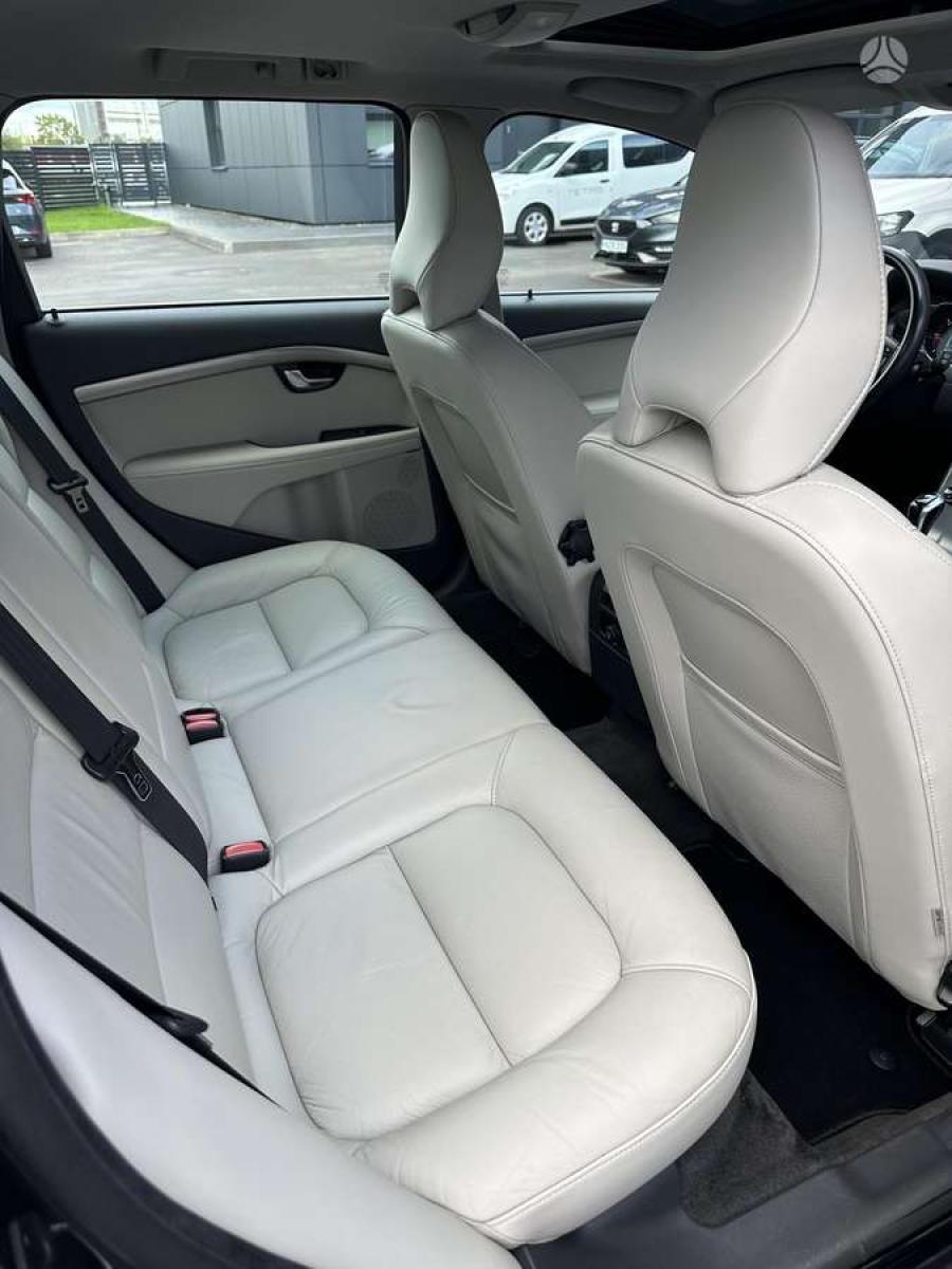 Black Volvo V70 2014 in Jonava, with an engine capacity of 1.97 L and mileage of 219 thousand km for 7150 €, photo 11 on AUTOMOTO.COM.LV