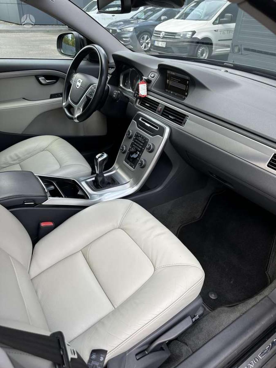 Black Volvo V70 2014 in Jonava, with an engine capacity of 1.97 L and mileage of 219 thousand km for 7150 €, photo 13 on AUTOMOTO.COM.LV