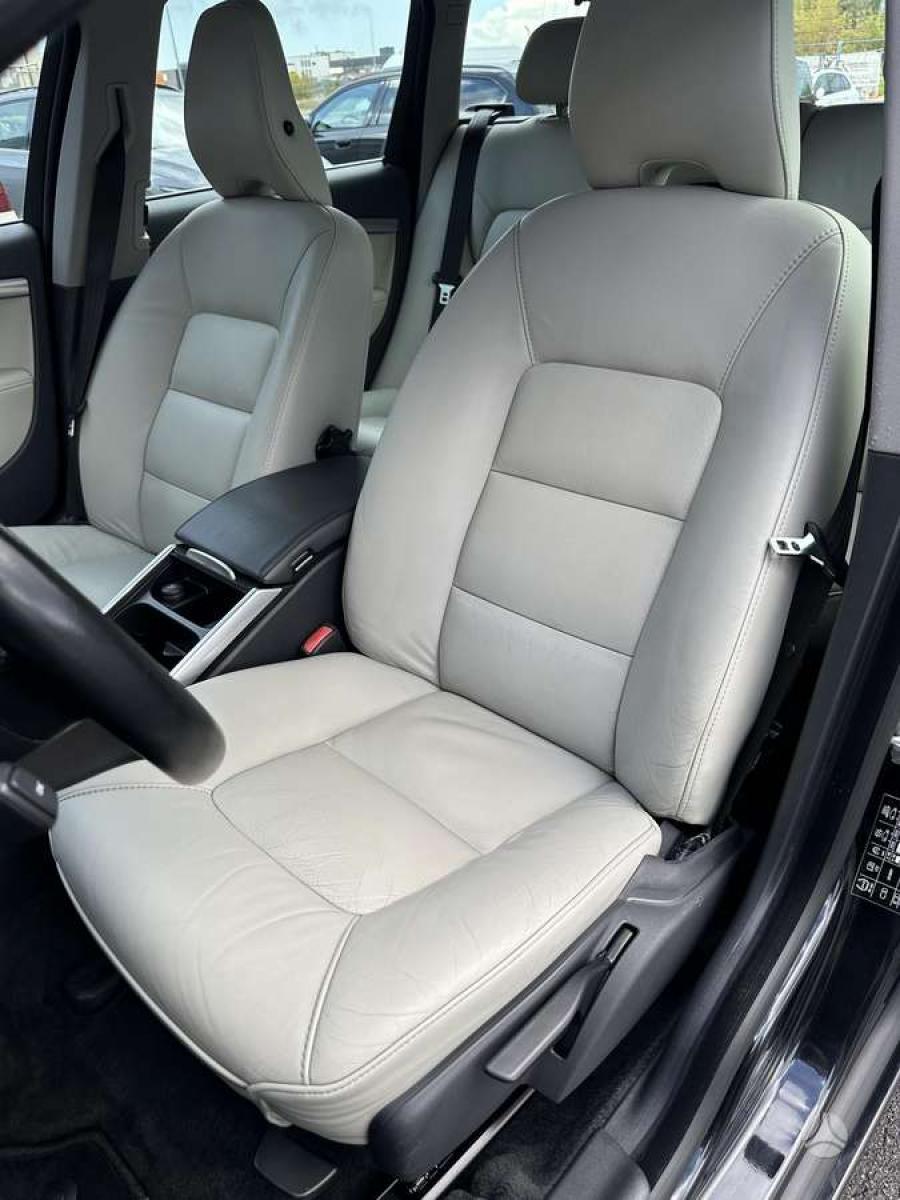 Black Volvo V70 2014 in Jonava, with an engine capacity of 1.97 L and mileage of 219 thousand km for 7150 €, photo 16 on AUTOMOTO.COM.LV