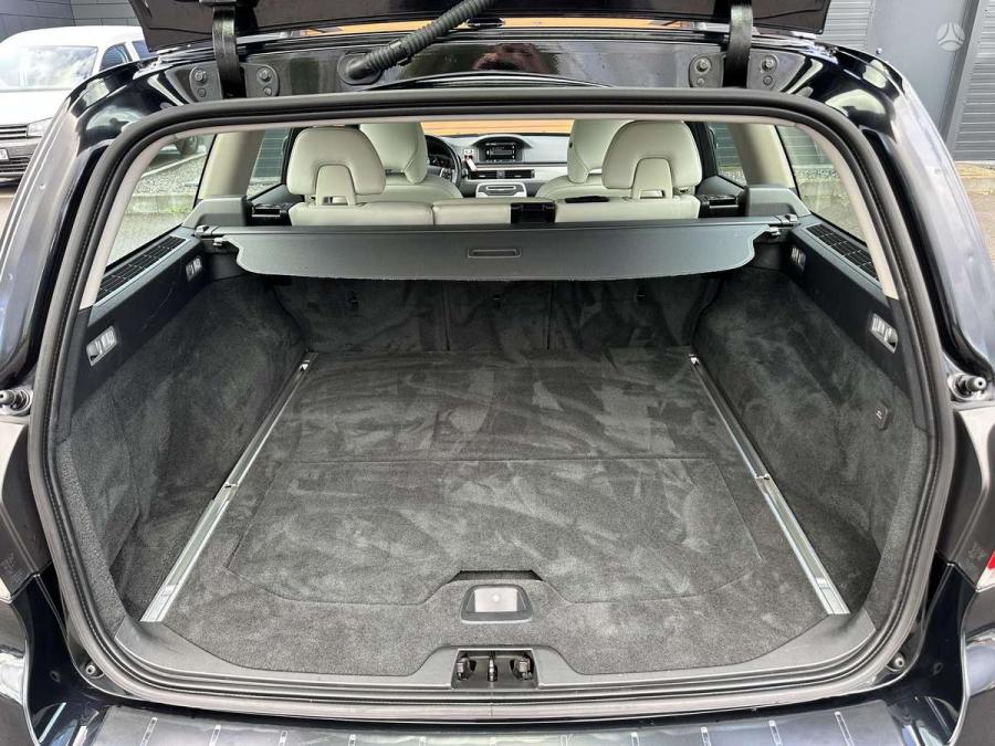 Black Volvo V70 2014 in Jonava, with an engine capacity of 1.97 L and mileage of 219 thousand km for 7150 €, photo 17 on AUTOMOTO.COM.LV