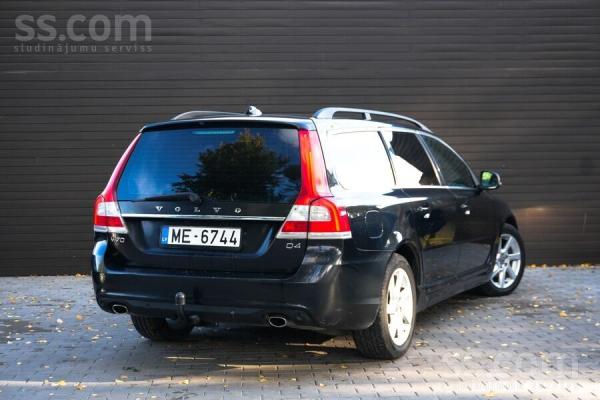 Black Volvo V70 2014 in Riga, with an engine capacity of 2.00 L and mileage of 396 thousand km for 5290 €, photo 4 on AUTOMOTO.COM.LV