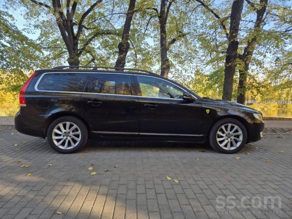 Melns Volvo V70 2014 Bauska, ar dzinēja tilpumu 2.00 L un nobraukumu 322 tūkst. km par 7790 €, foto 7 vietnē AUTOMOTO.COM.LV