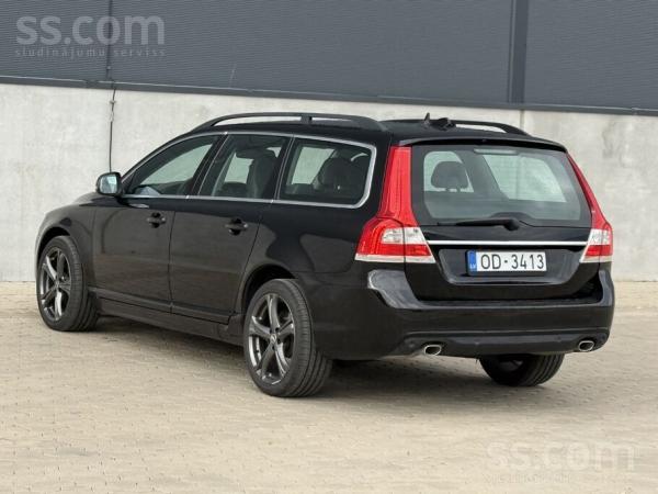 Black Volvo V70 2015 in Riga, with an engine capacity of 2.00 L and mileage of 0 thousand km for 7600 €, photo 5 on AUTOMOTO.COM.LV