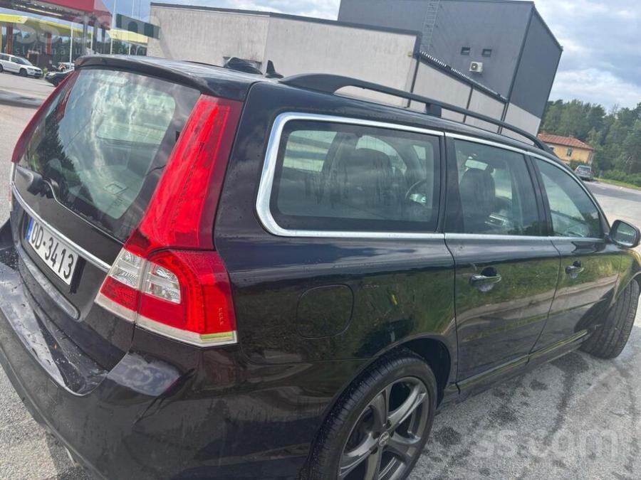 Melns Volvo V70 2015 Rīga, ar dzinēja tilpumu 2.00 L un nobraukumu 197 tūkst. km par 7600 €, foto 9 vietnē AUTOMOTO.COM.LV
