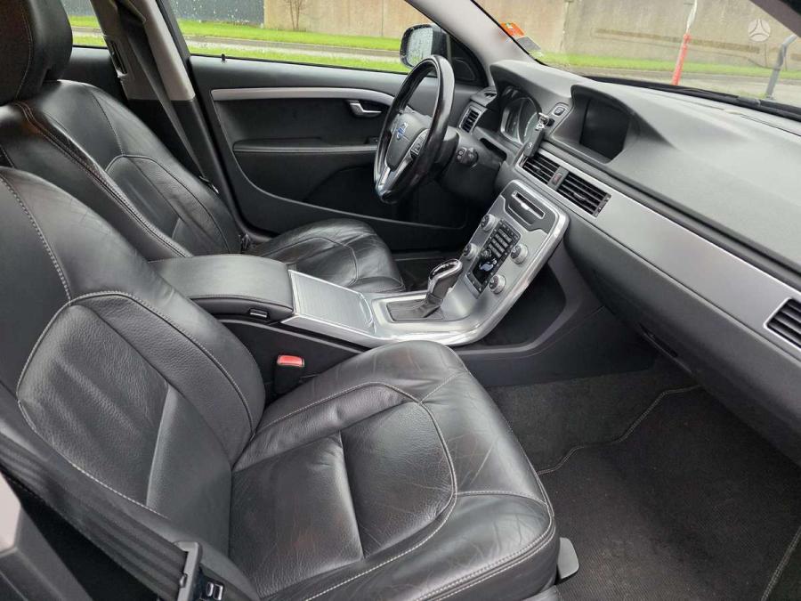 Black Volvo V70 2015 in Kretinga, with an engine capacity of 1.97 L and mileage of 235 thousand km for 5900 €, photo 15 on AUTOMOTO.COM.LV