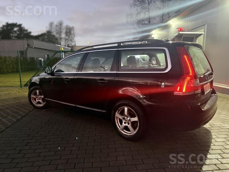 Black Volvo V70 2015 in Jurmala, with an engine capacity of 2.00 L and mileage of 304 thousand km for 5900 €, photo 2 on AUTOMOTO.COM.LV
