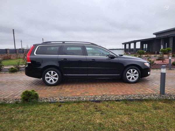 Black Volvo V70 2015 in Vilnius, with an engine capacity of 2.00 L and mileage of 251 thousand km for 7299 €, photo 2 on AUTOMOTO.COM.LV