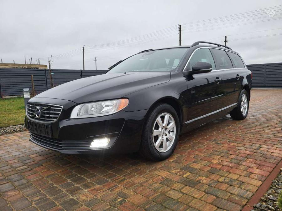 Black Volvo V70 2015 in Vilnius, with an engine capacity of 2.00 L and mileage of 251 thousand km for 7299 €, photo 4 on AUTOMOTO.COM.LV