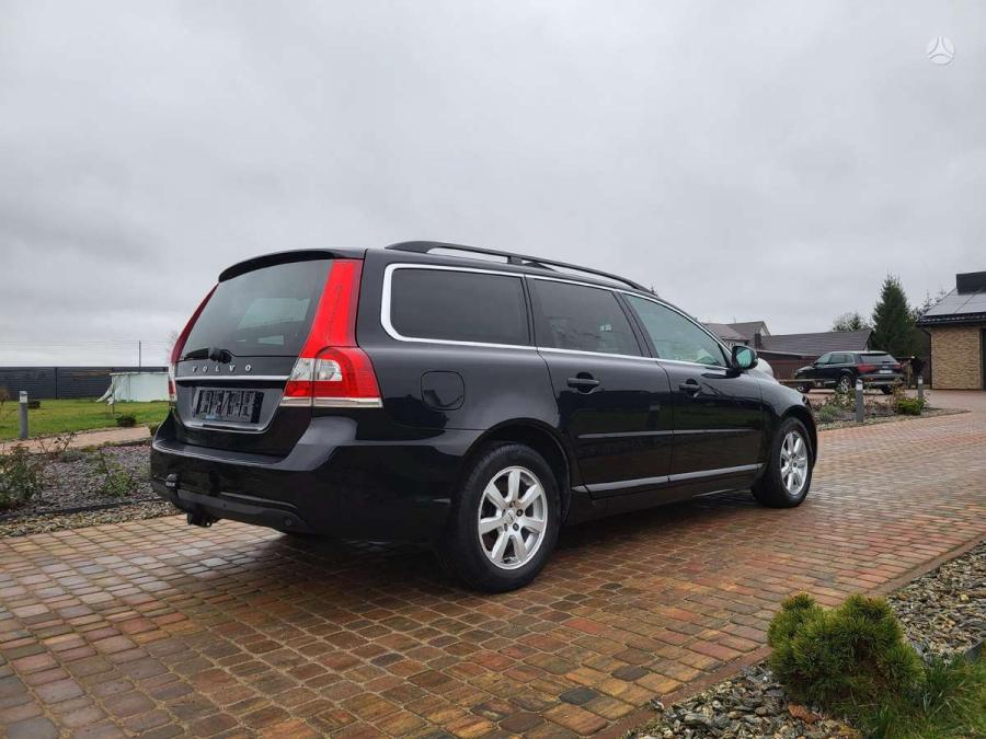 Black Volvo V70 2015 in Vilnius, with an engine capacity of 2.00 L and mileage of 251 thousand km for 7299 €, photo 7 on AUTOMOTO.COM.LV