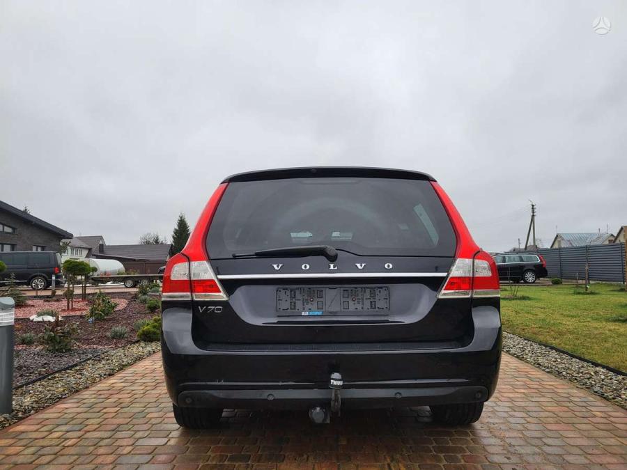 Black Volvo V70 2015 in Vilnius, with an engine capacity of 2.00 L and mileage of 251 thousand km for 7299 €, photo 9 on AUTOMOTO.COM.LV