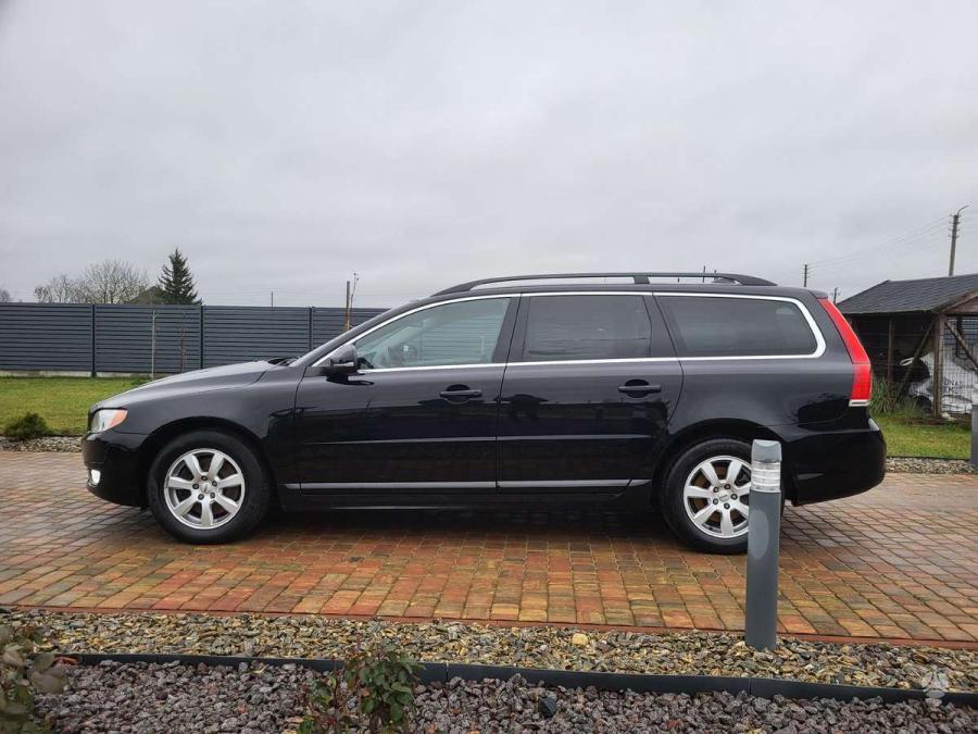 Black Volvo V70 2015 in Vilnius, with an engine capacity of 2.00 L and mileage of 251 thousand km for 7299 €, photo 10 on AUTOMOTO.COM.LV