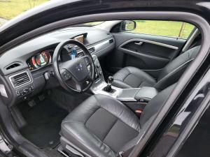 Black Volvo V70 2015 in Vilnius, with an engine capacity of 2.00 L and mileage of 251 thousand km for 7299 €, photo 11 on AUTOMOTO.COM.LV