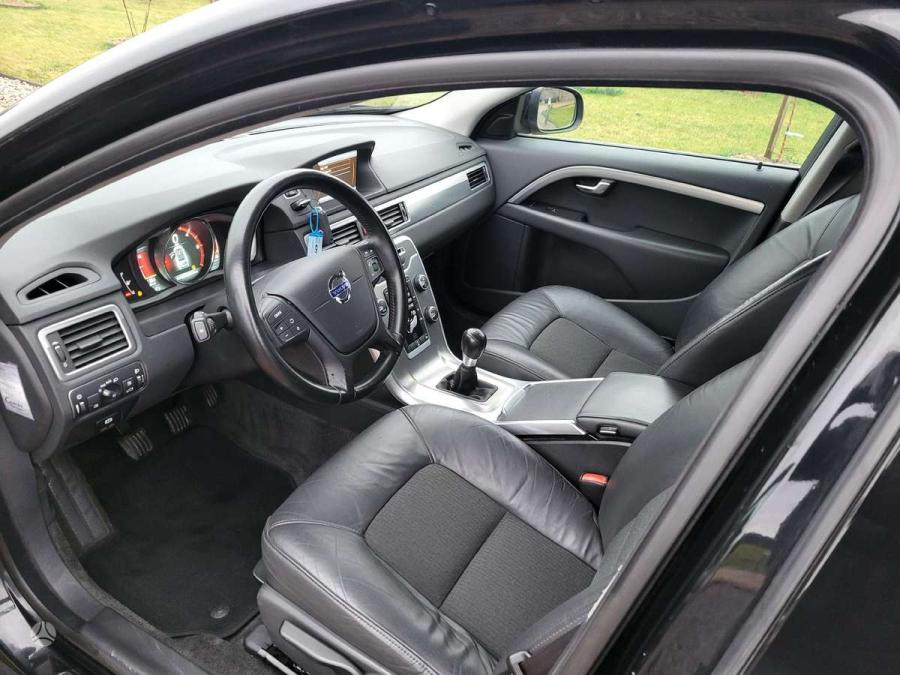 Black Volvo V70 2015 in Vilnius, with an engine capacity of 2.00 L and mileage of 251 thousand km for 7299 €, photo 11 on AUTOMOTO.COM.LV