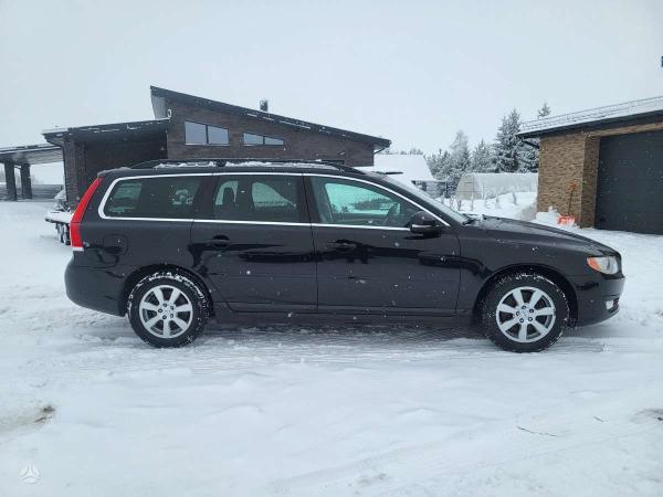 Melns Volvo V70 2015 Viļņa, ar dzinēja tilpumu 2.00 L un nobraukumu 252 tūkst. km par 7299 €, foto 6 vietnē AUTOMOTO.COM.LV