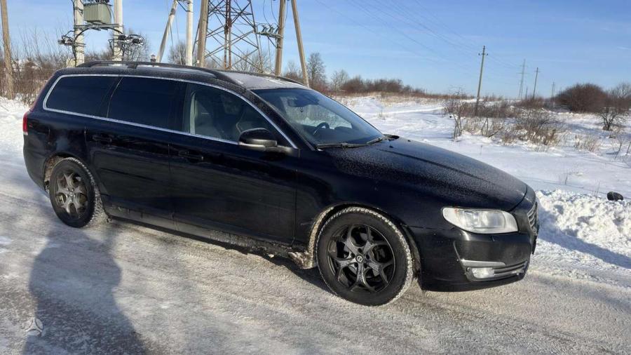 Black Volvo V70 2015 in Klaipeda, with an engine capacity of 1.98 L and mileage of 506 thousand km for 7999 €, photo 9 on AUTOMOTO.COM.LV
