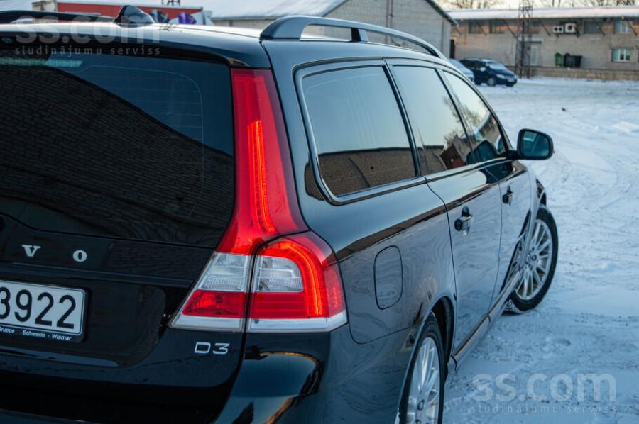 Black Volvo V70 2015 in Kuldiga, with an engine capacity of 2.00 L and mileage of 260 thousand km for 8850 €, photo 7 on AUTOMOTO.COM.LV