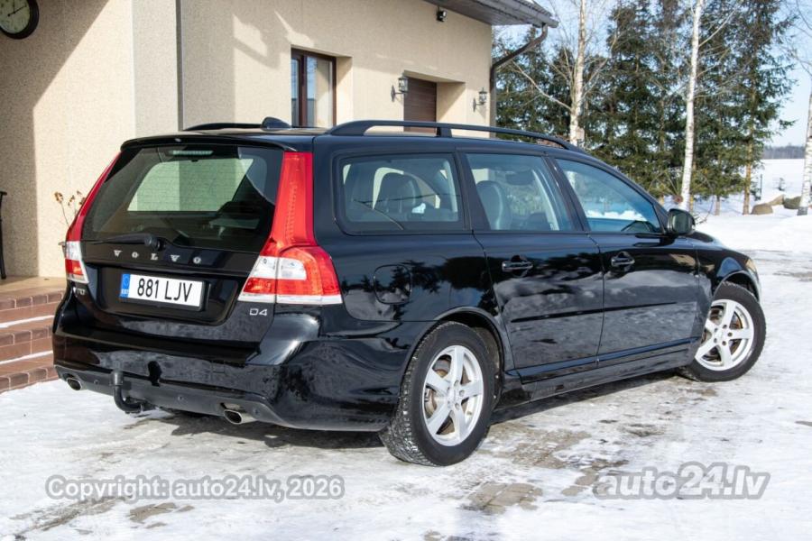 Black Volvo V70 2015 in Paide, with an engine capacity of 2.00 L and mileage of 262 thousand km for 7990 €, photo 4 on AUTOMOTO.COM.LV