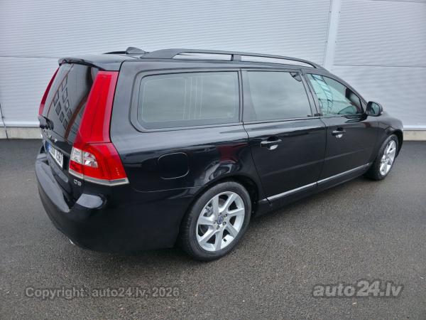 Black Volvo V70 2015 in Tallinn, with an engine capacity of 2.40 L and mileage of 261 thousand km for 9850 €, photo 3 on AUTOMOTO.COM.LV
